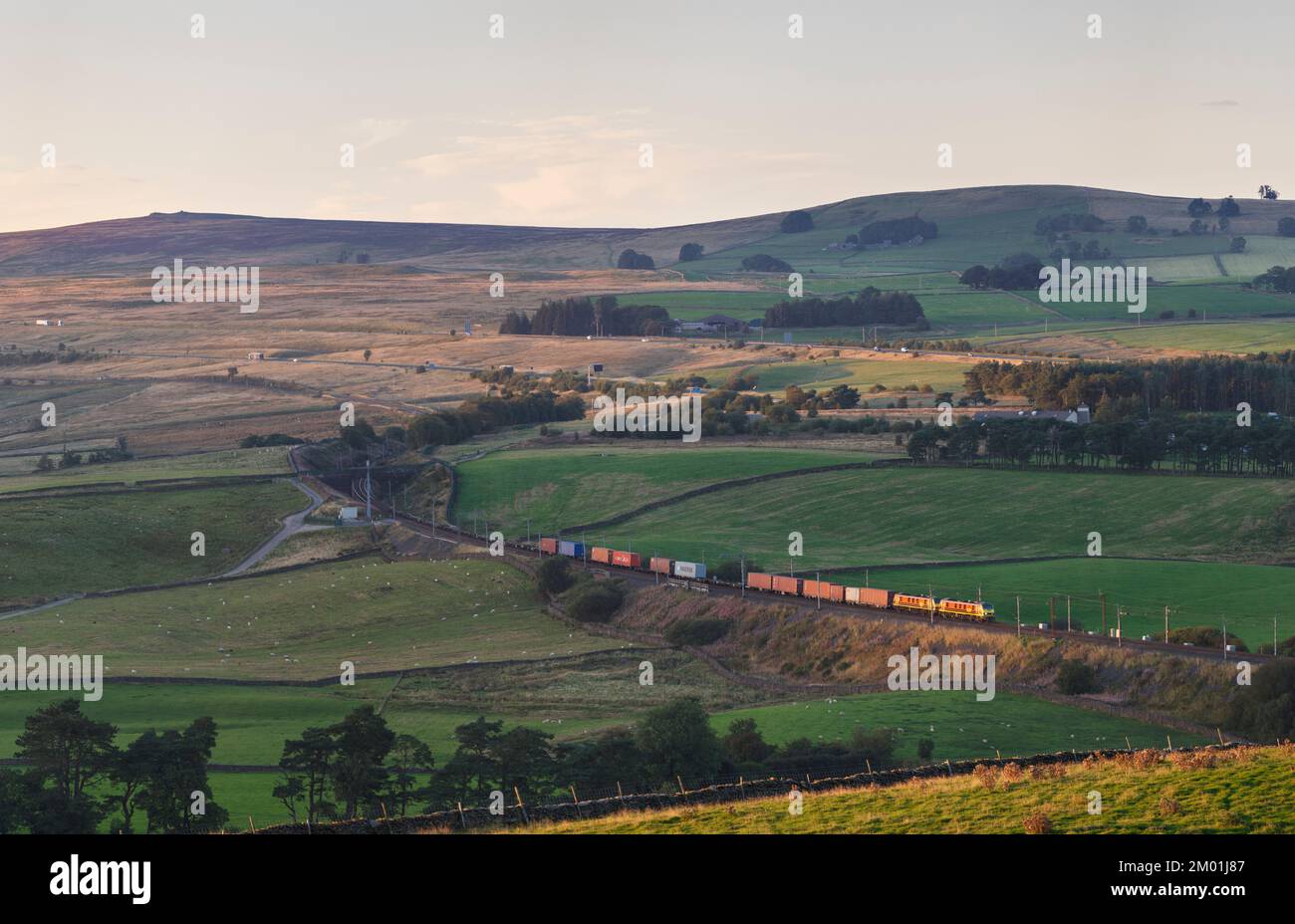 2 Freightliner class 90 electric locomotives pass Greenholme (North of ...