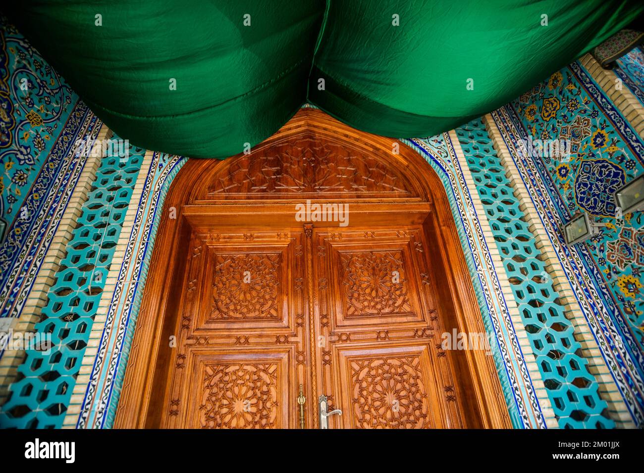 Emirates shia hi-res stock photography and images - Alamy