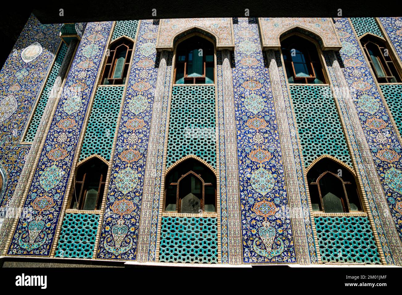 Emirates shia hi-res stock photography and images - Alamy