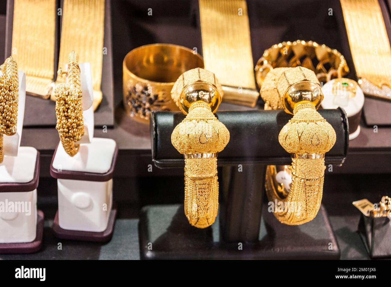 Arabian gold jewellery hi-res stock photography and images - Alamy