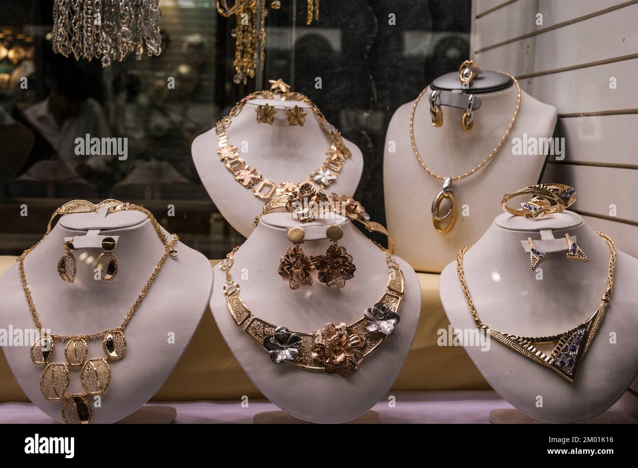 Arabian gold jewellery hi-res stock photography and images - Alamy