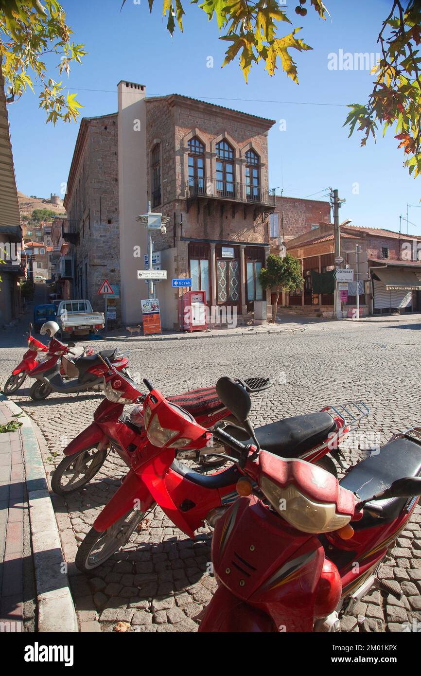 Old traditional library hi-res stock photography and images - Alamy