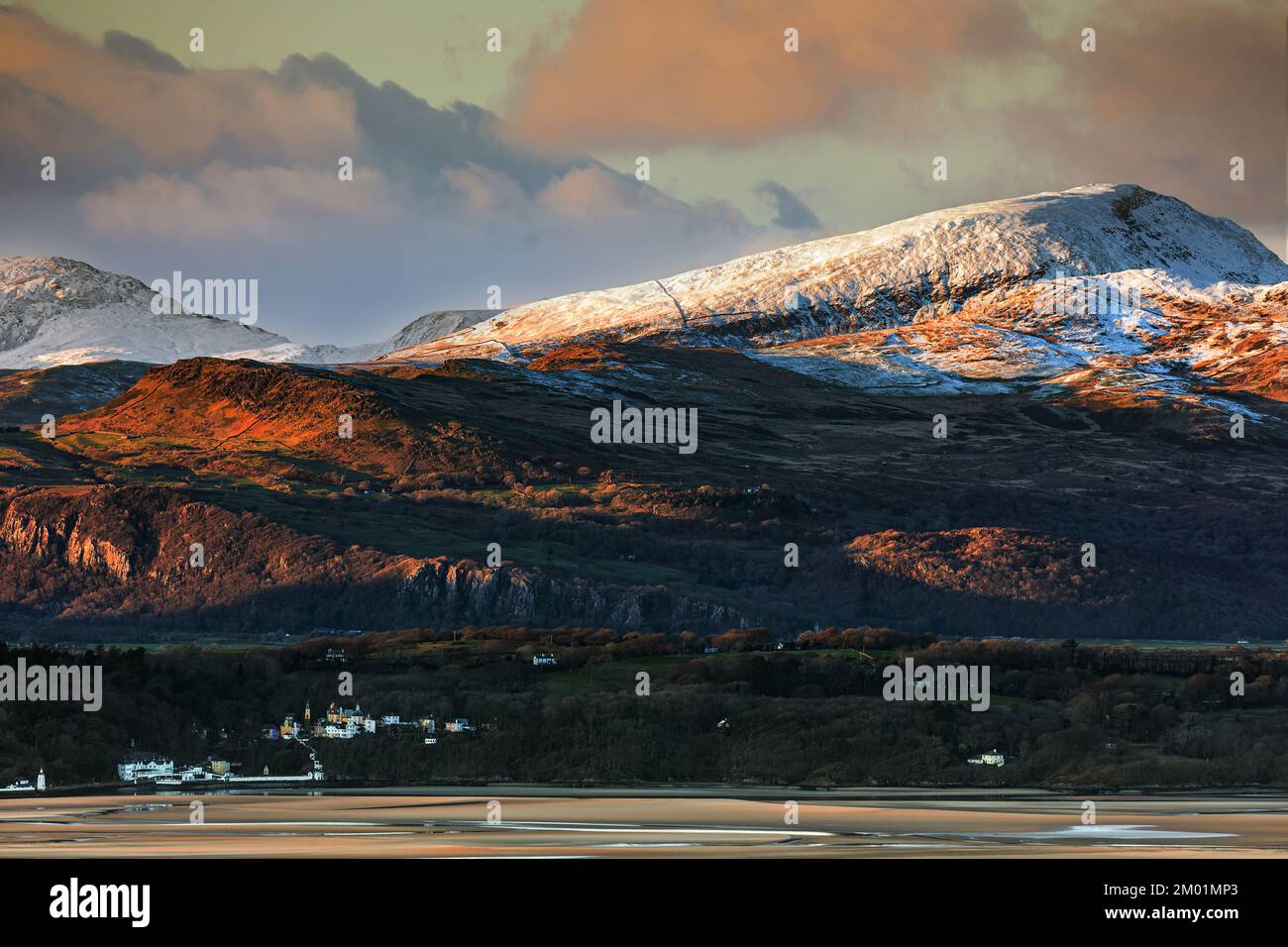 Portmeirion village winter hi-res stock photography and images - Alamy