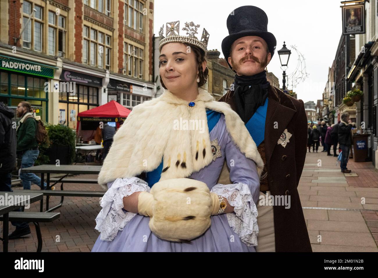 Rochester, UK. 3 December 2022. Costumed participants, as a young Queen ...