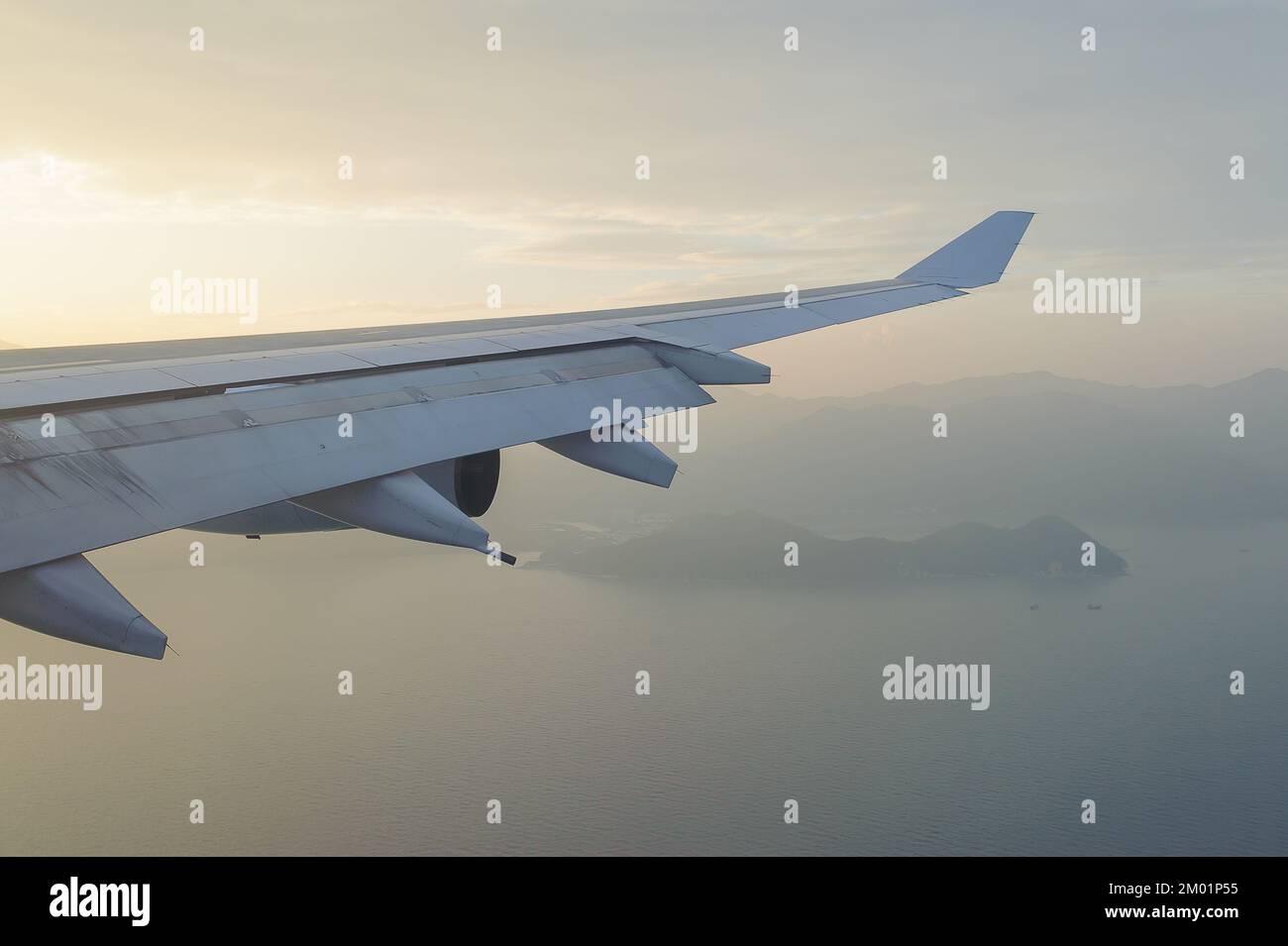 Landing at hong kong wing hi-res stock photography and images - Alamy