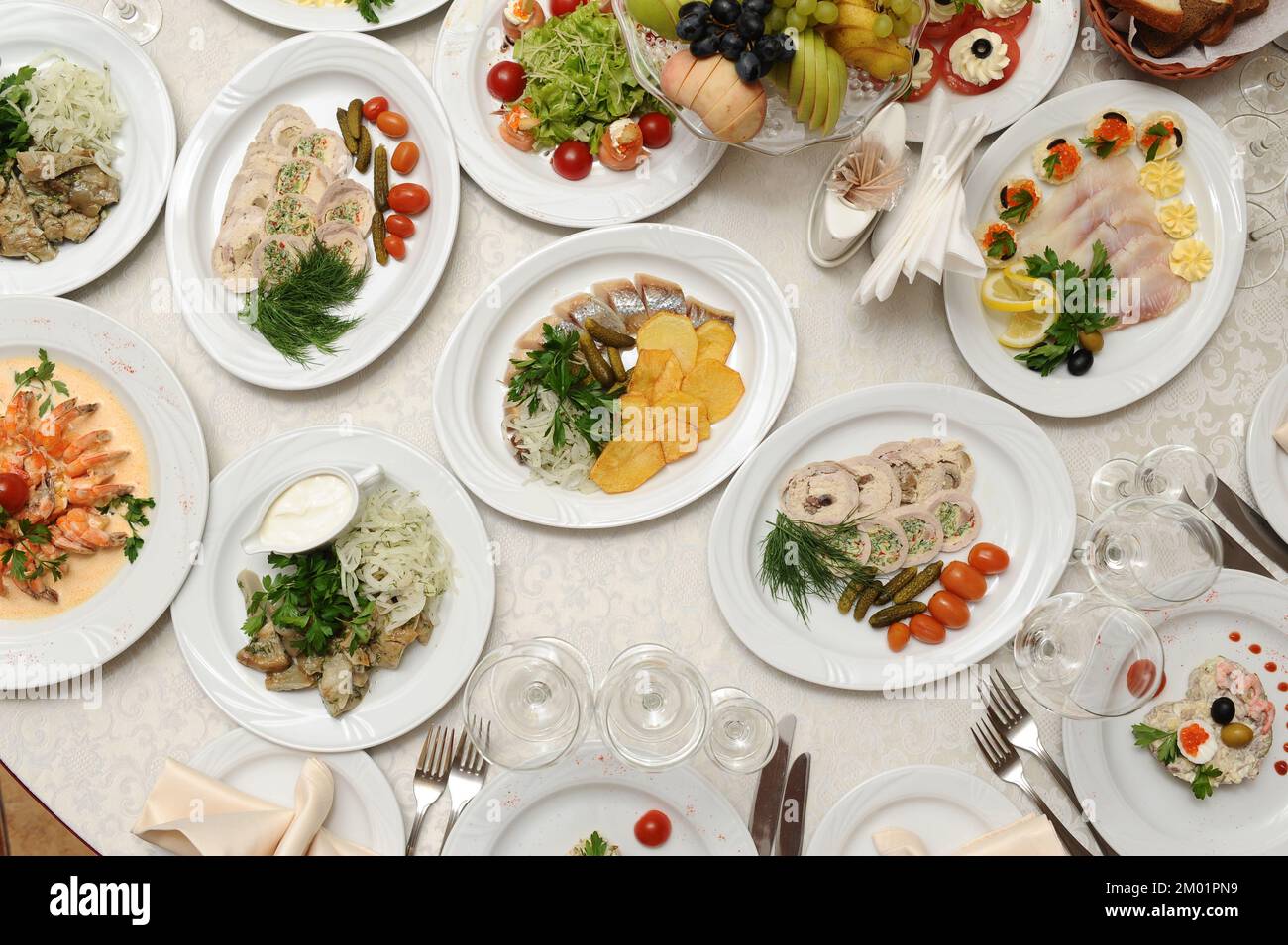 close up shot of table with food in restaurant Stock Photo - Alamy
