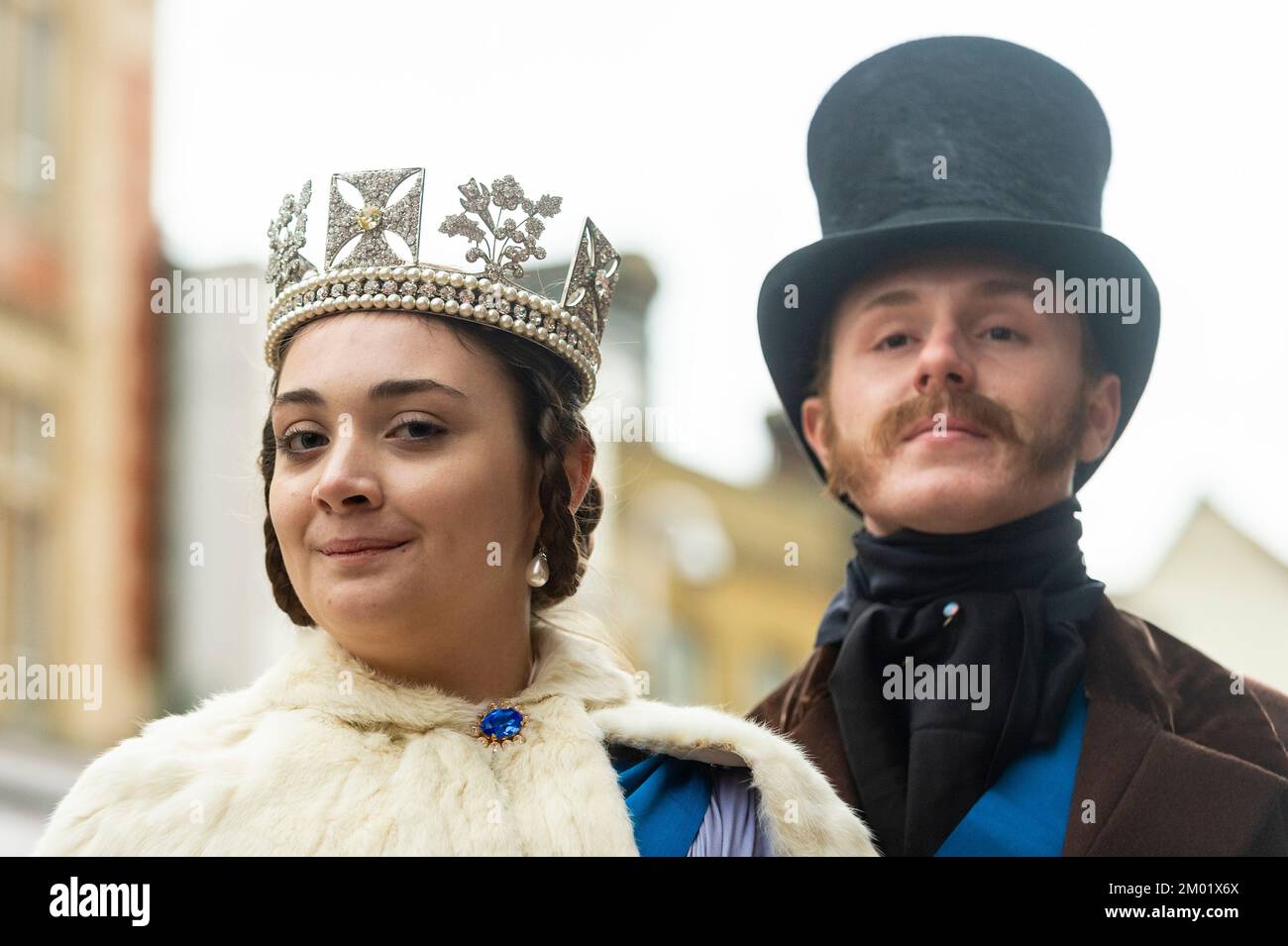 Rochester, UK. 3 December 2022. Costumed participants, as a young Queen ...