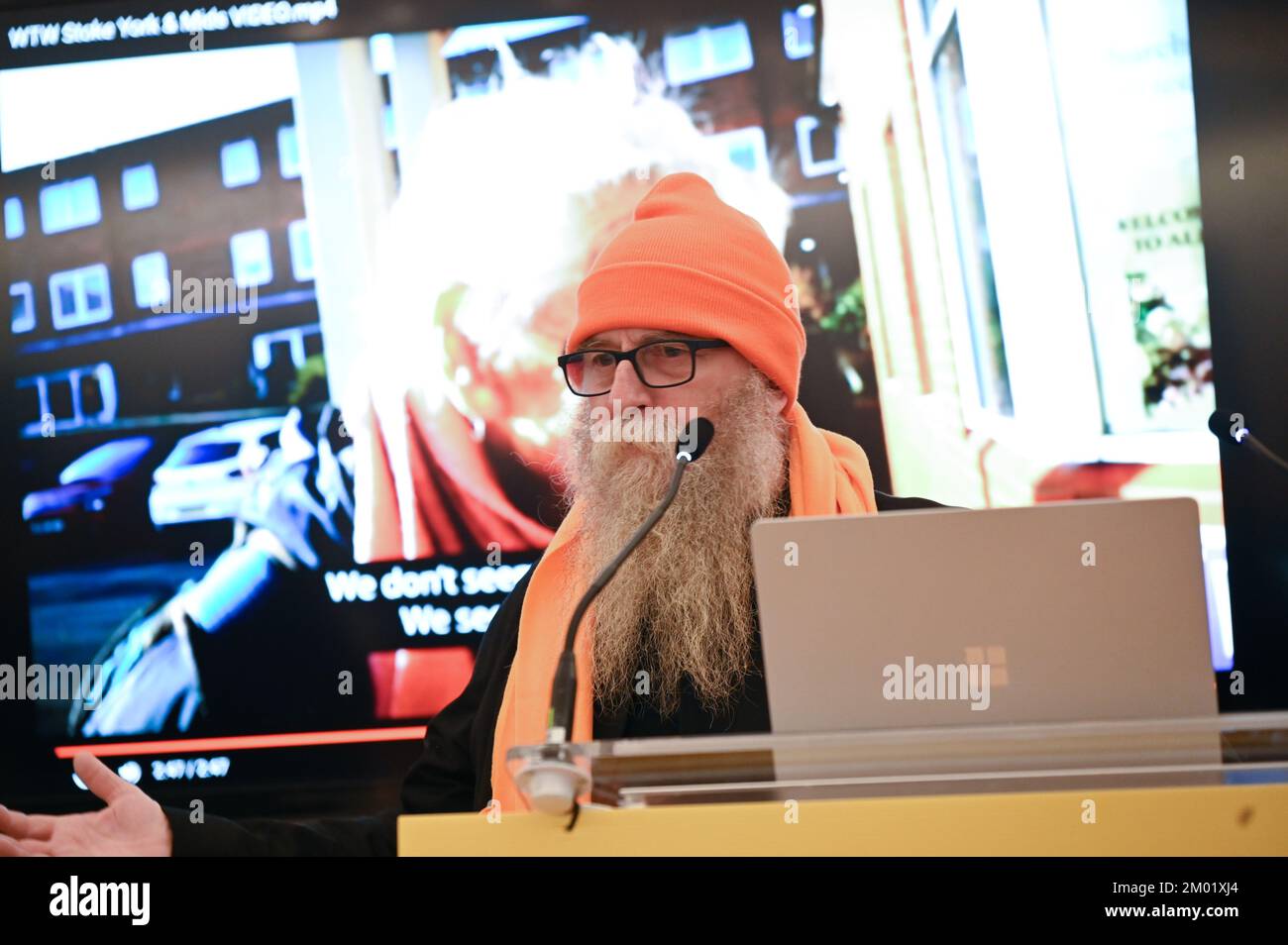 London, UK. 3rd December 2022: Speaker Barry Duckett at This winter, 7 ...