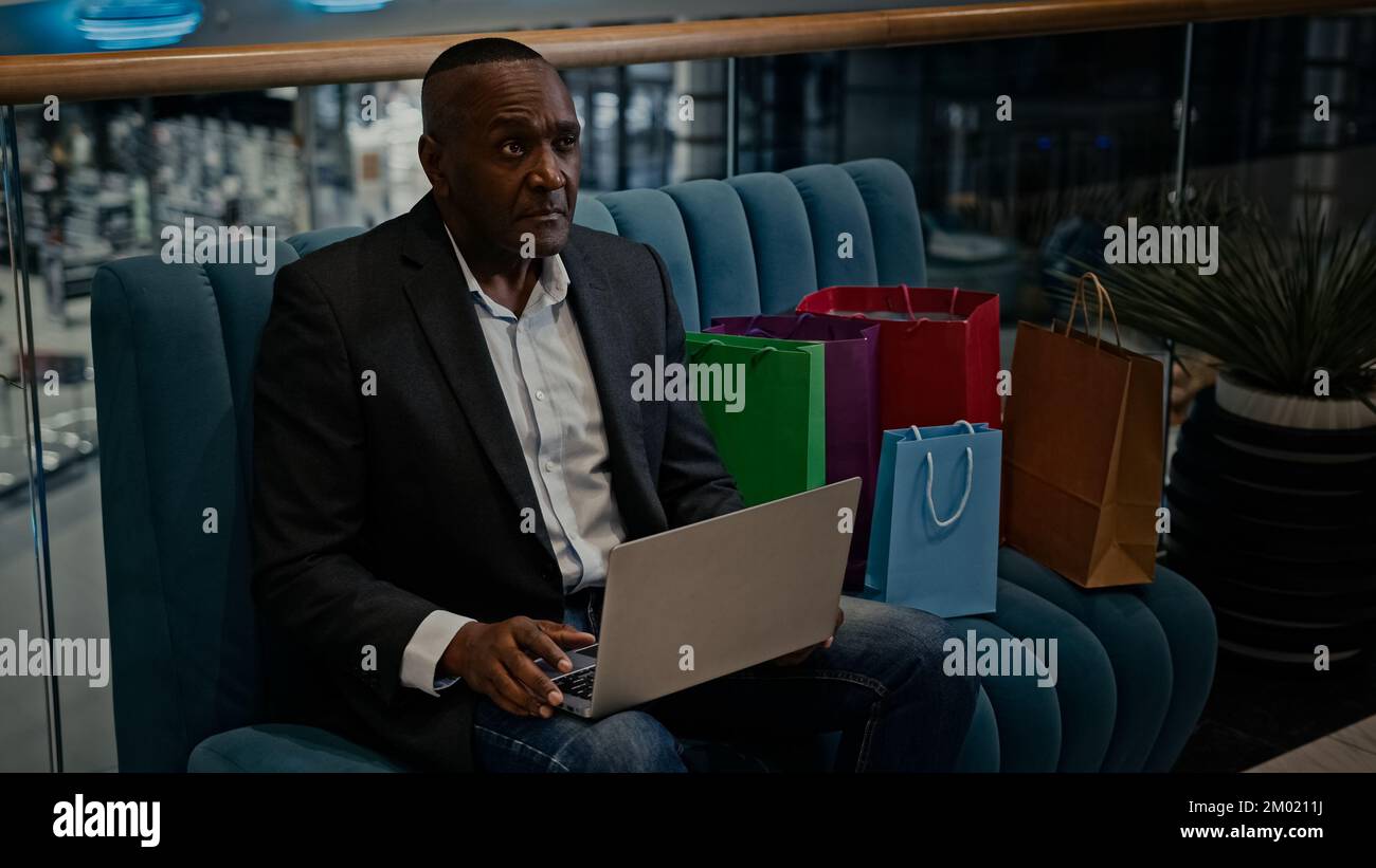 Sofa at shopping mall hi-res stock photography and images - Alamy