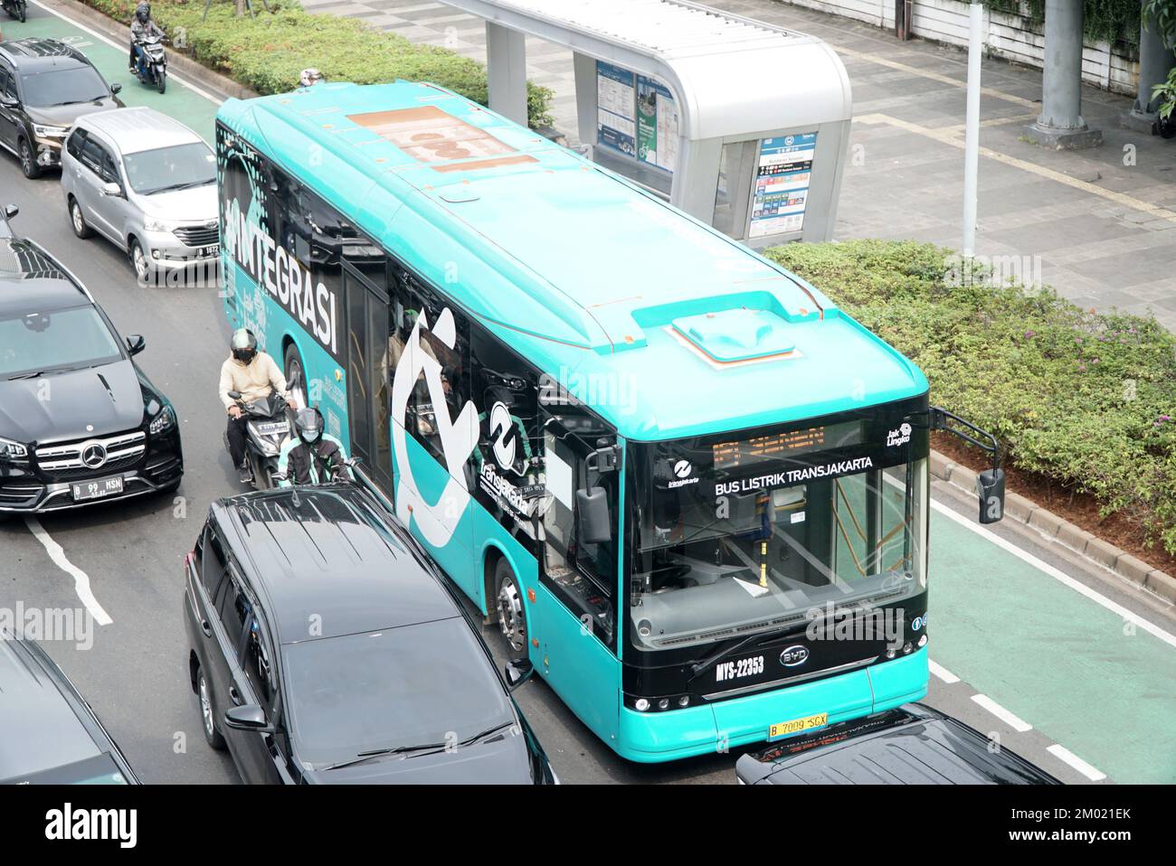 Trans Jakarta integration bus drive with Electric bus, on the Sudirman ...