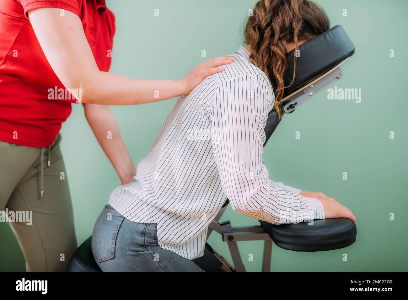 Chair massage in the office Stock Photo - Alamy