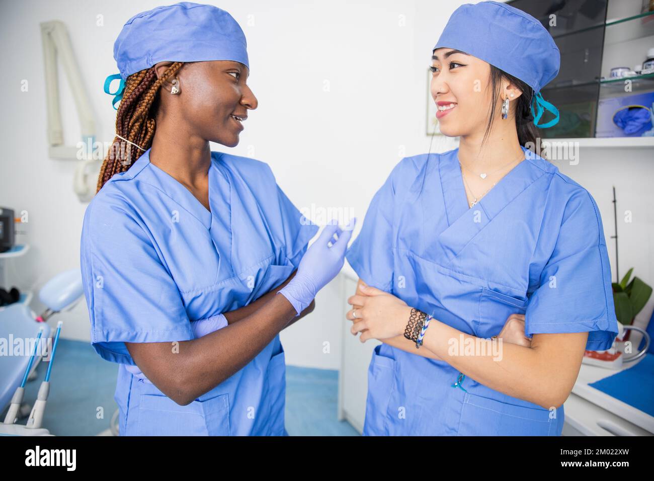 Doctor filipino hi-res stock photography and images - Alamy