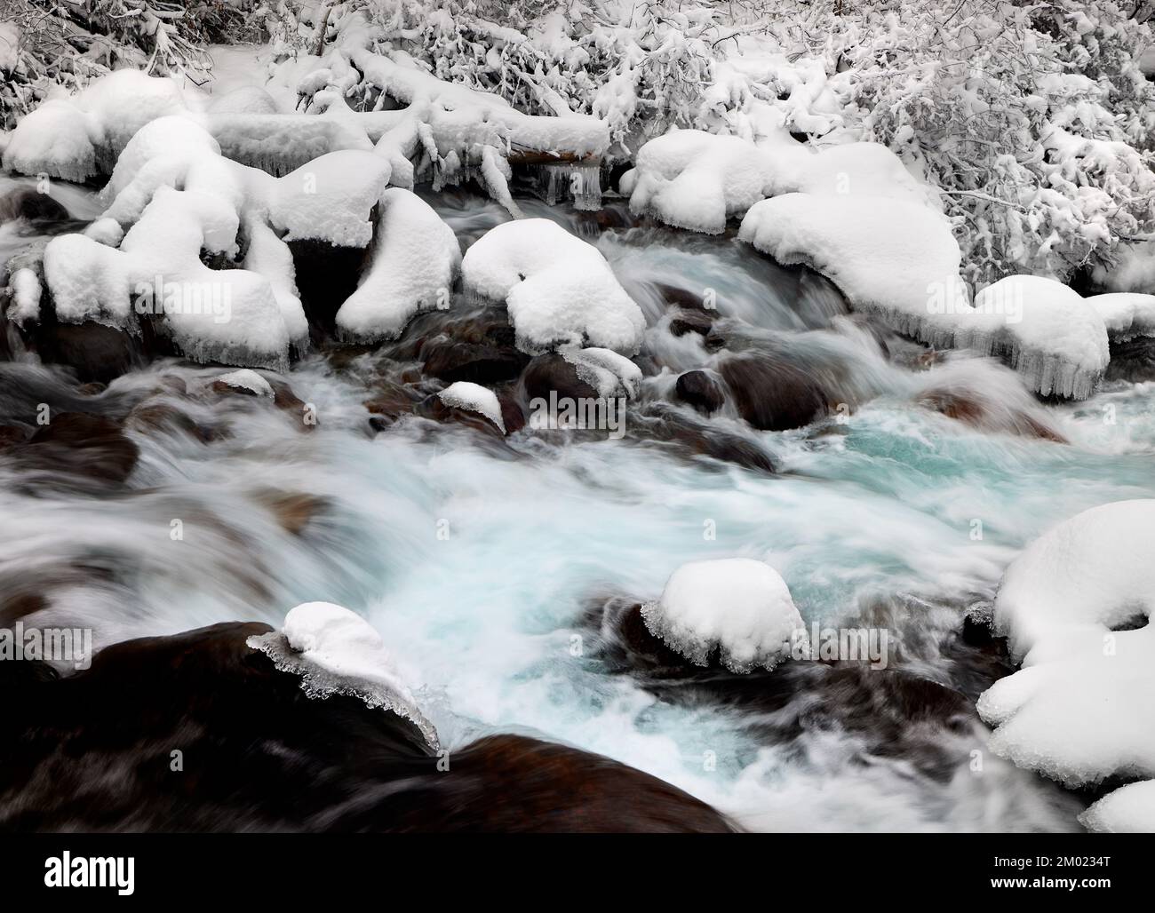 Beautiful scenery of the slow shutter speed turquoise mountain water ...