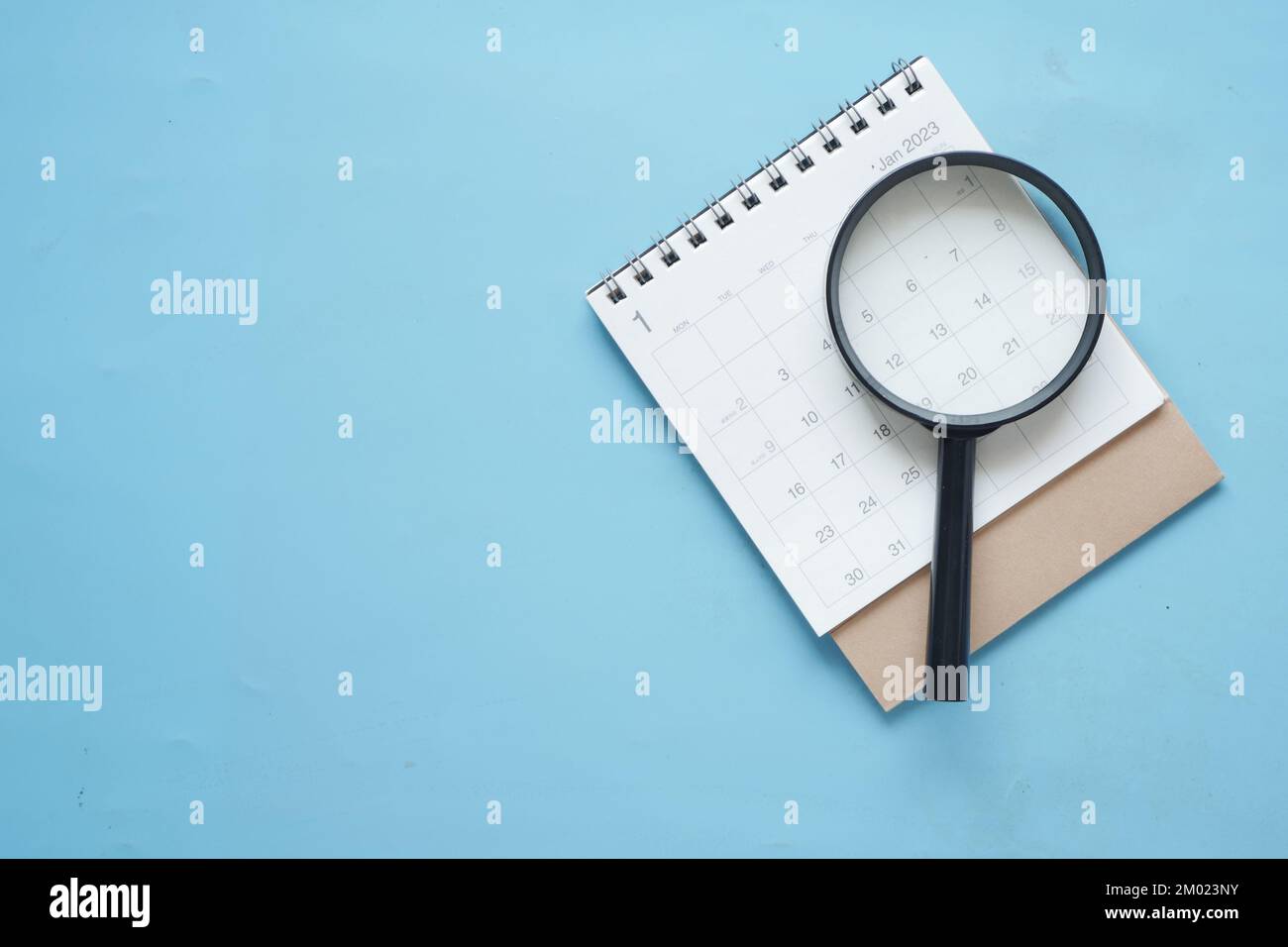 Magnifying calendar hi-res stock photography and images - Alamy