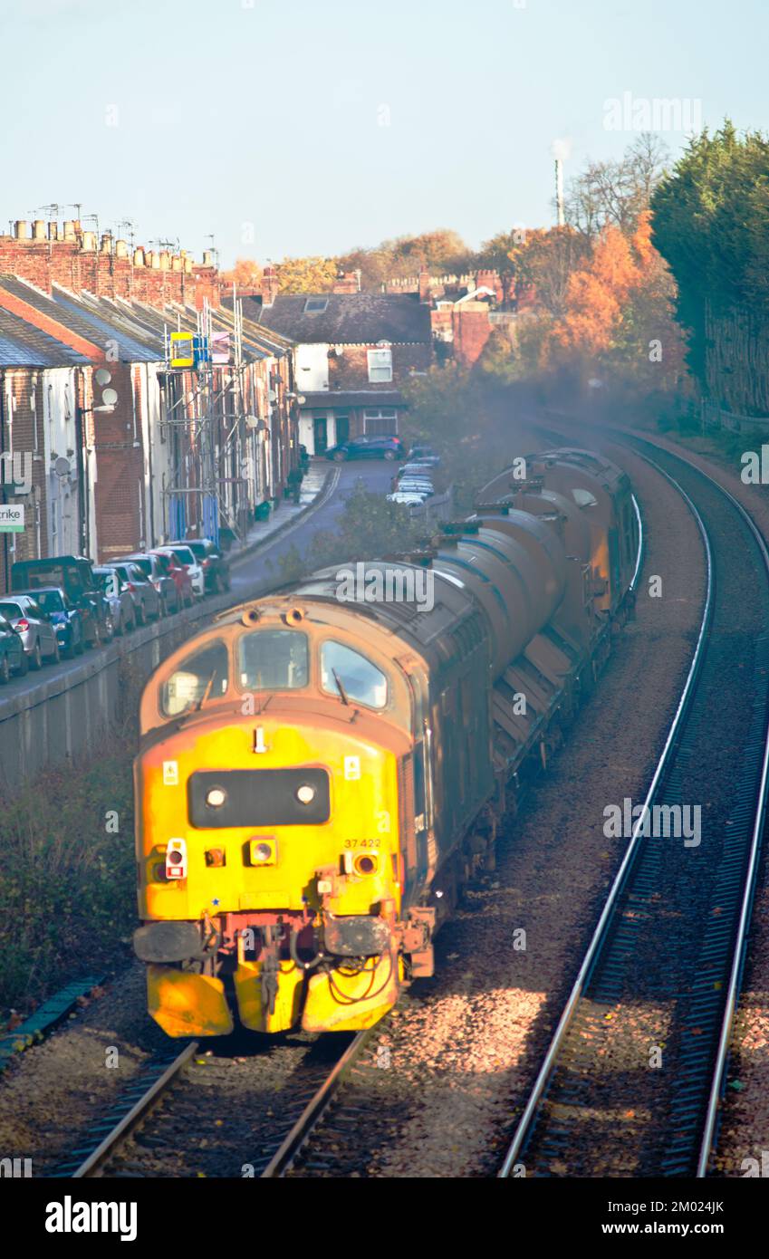 Class 37422 on rear of Rail Head Treatment Train at Scarborough Terrace ...