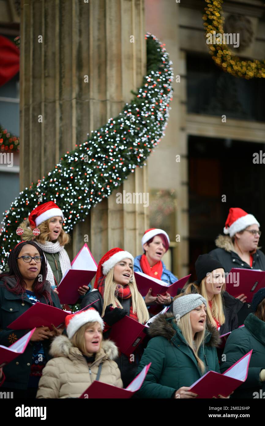 Edinburgh Scotland, UK 03 December 2022. Carol singers in George Street ...