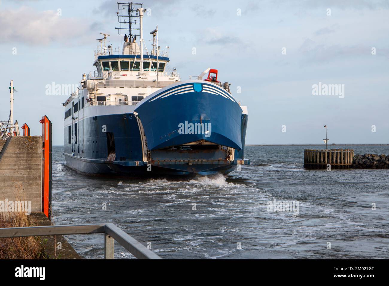 Radar mast ferry hi-res stock photography and images - Alamy