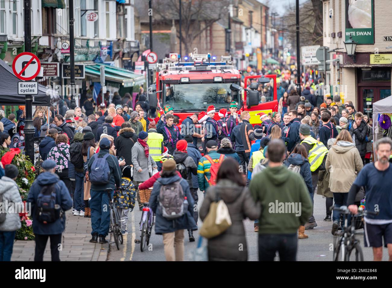 Cambridge, UK. 3rd Dec, 2022. People celebrate and take part in the ...