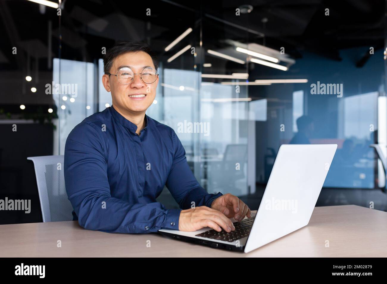Asian porter hi-res stock photography and images - Alamy