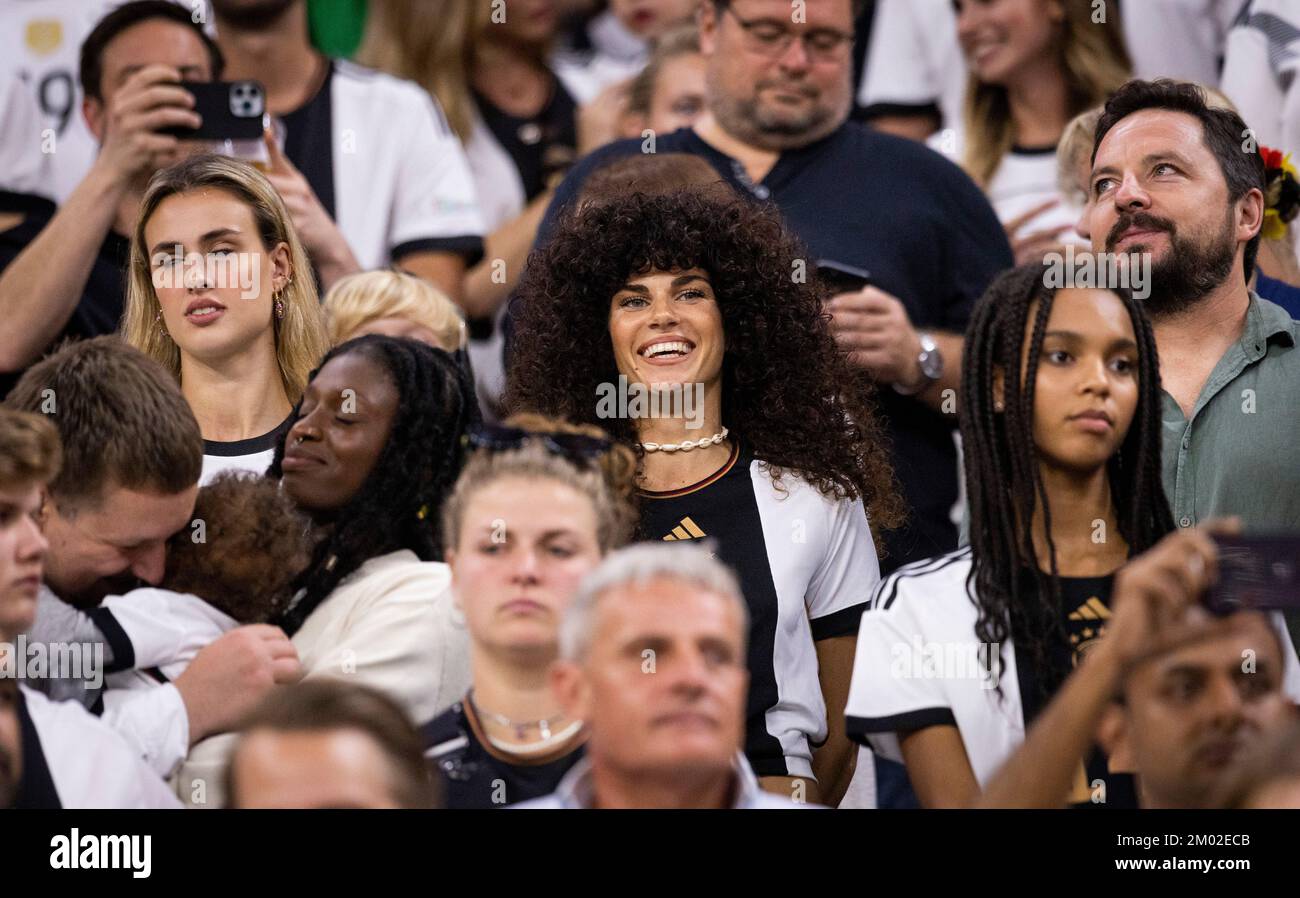 Doha, Qatar. 1st Dec, 2022. Ariadna Hafez Freundin von Thilo Kehrer ...