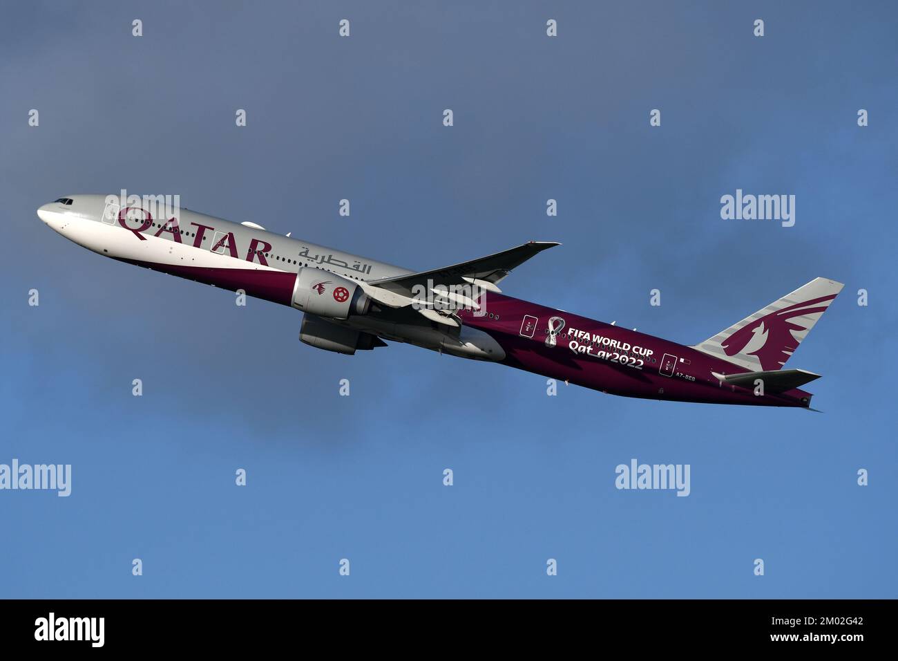 QATAR WORLD CUP 2022 MARKINGS ON QATAR AIRWAYS BOEING 777 Stock Photo ...