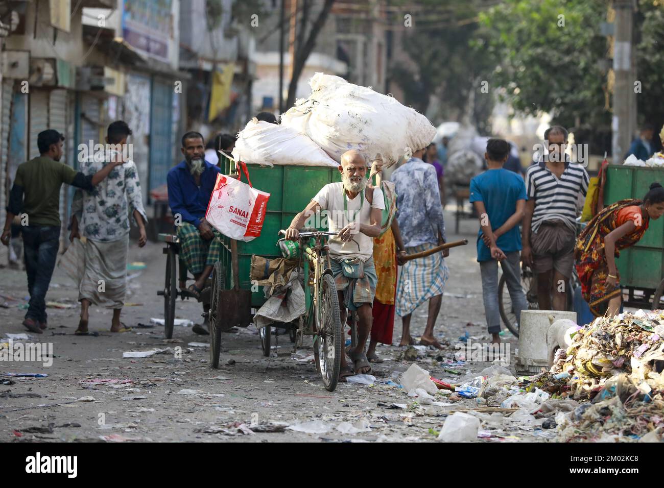 Dhaka, Bangladesh. 3rd Dec, 2022. After collecting garbage from ...