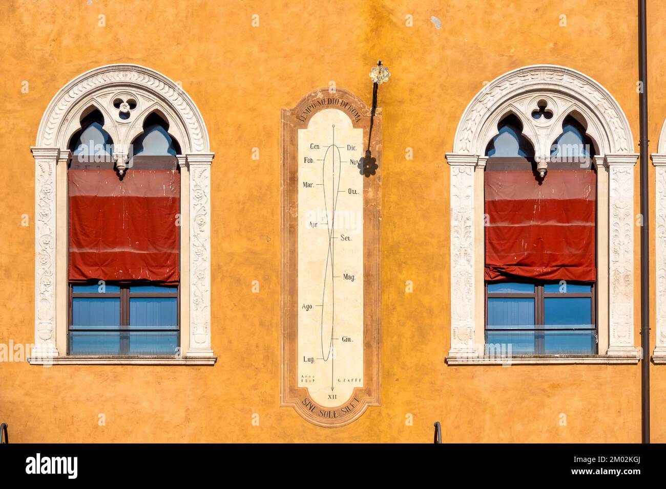 Vertical sundial of Piazza del Municipio, Ferrara Italy Stock Photo - Alamy Vertical sundial of Piazza del Municipio, Ferrara Italy Stock Photo - Alamy