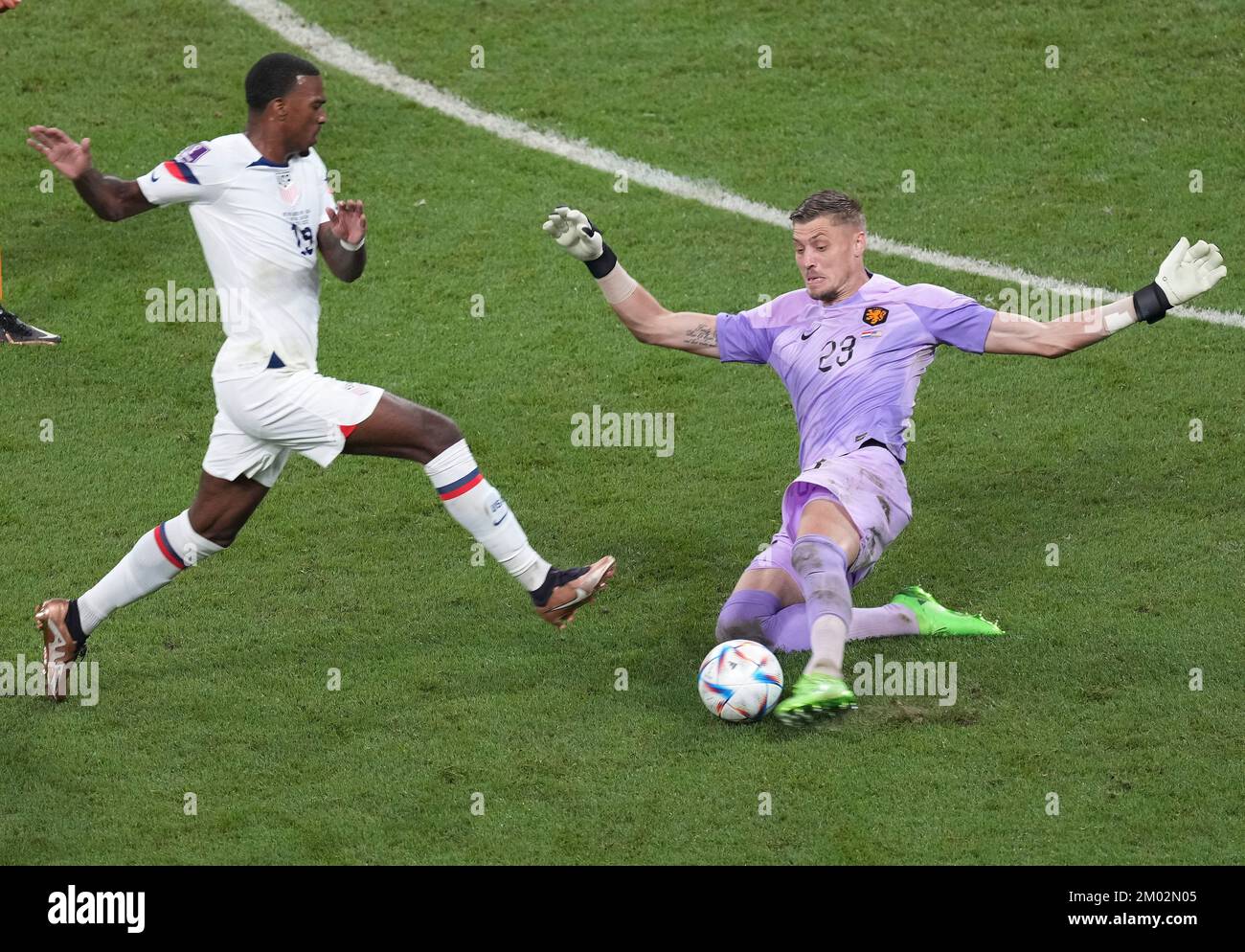 Doha, Qatar. 3rd Dec, 2022. Andries Noppert (R), goalkeeper of the ...