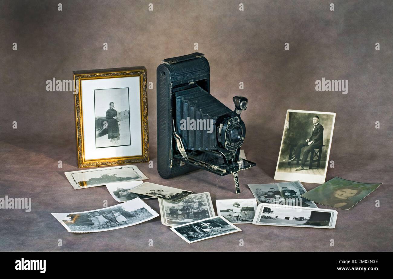 A vintage, 1926, Kodak folding pocket camera, 21/4 x 21/4 bellows ...