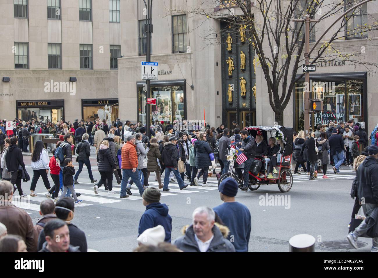 Black Friday crowds on 5th Avenue and 50th Street at Rockefeller Center ...