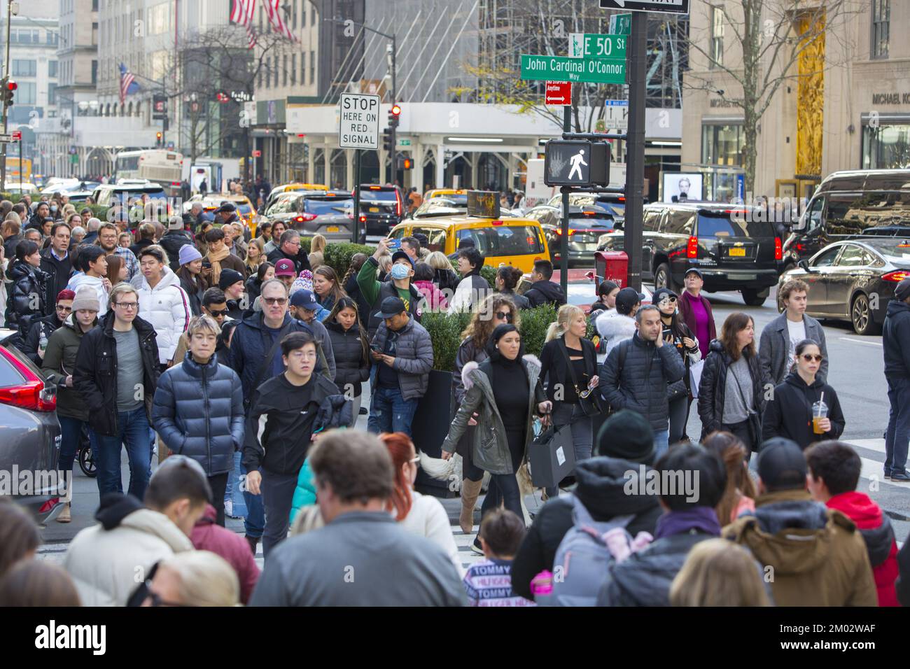 Black Friday crowds on 5th Avenue and 50th Street at Rockefeller Center ...