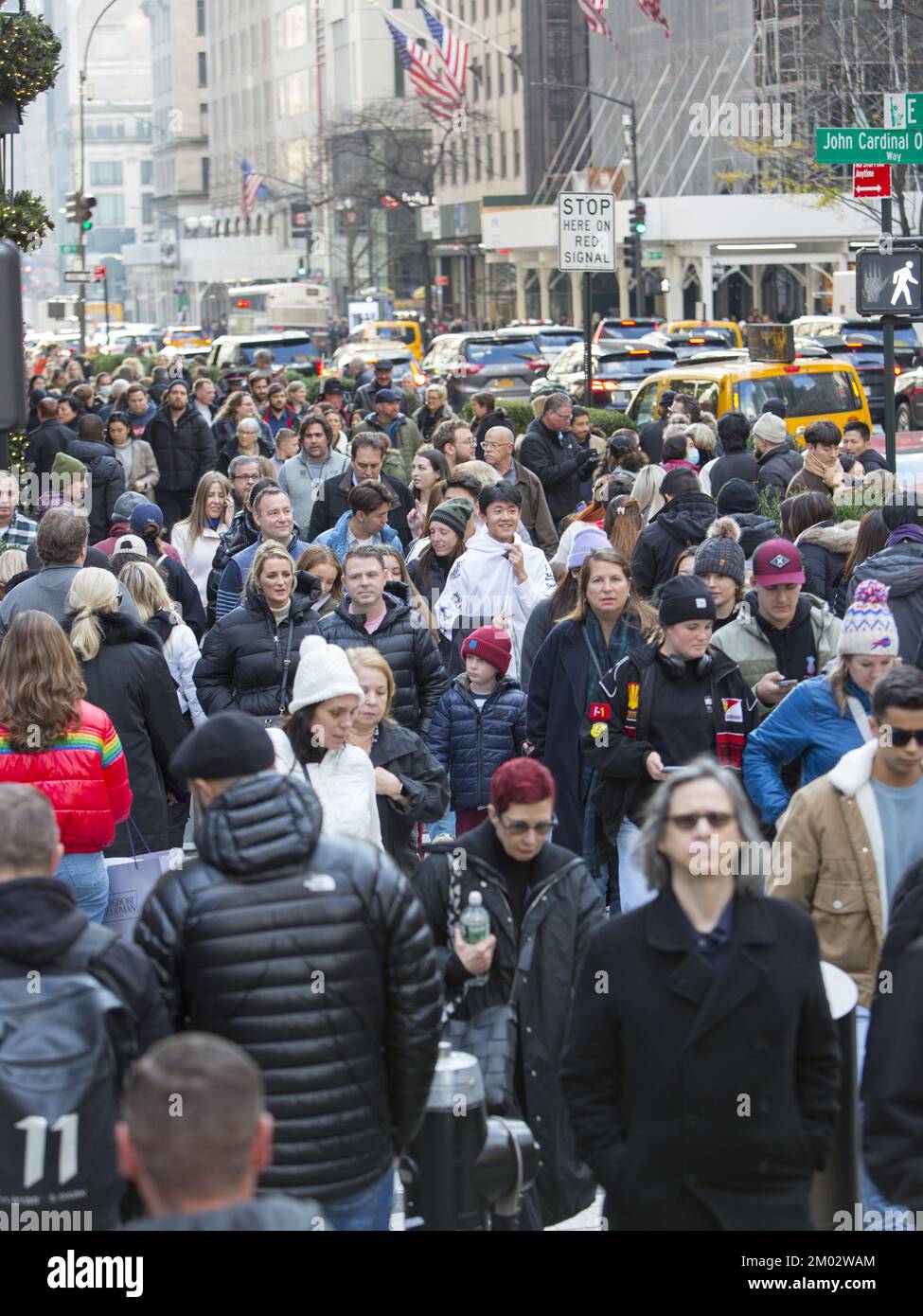 Black Friday crowds on 5th Avenue and 50th Street at Rockefeller Center ...