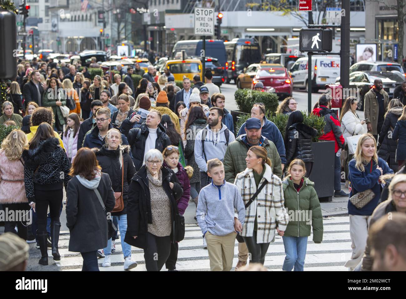 Black Friday crowds on 5th Avenue and 50th Street at Rockefeller Center ...