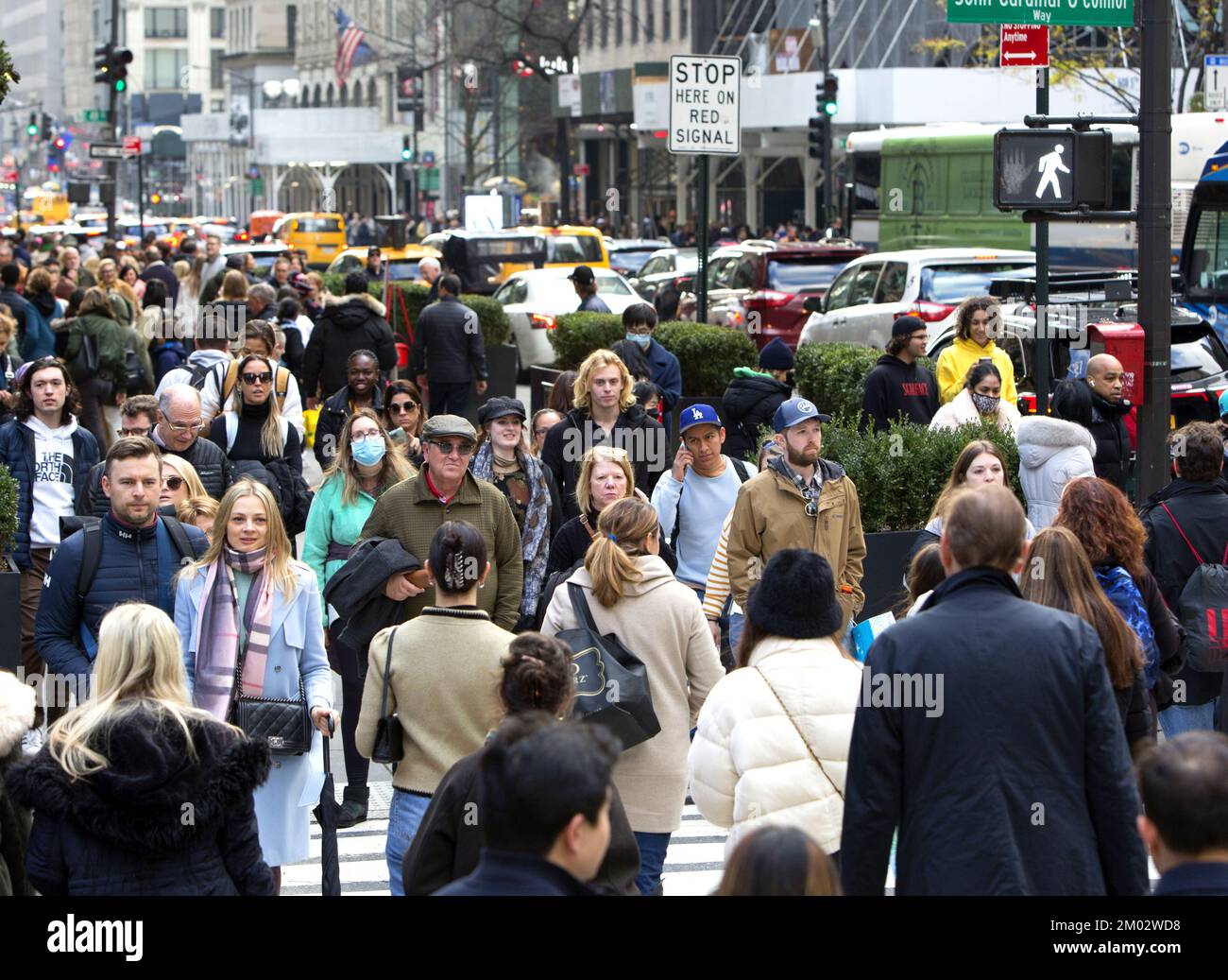 Black Friday crowds on 5th Avenue and 50th Street at Rockefeller Center ...