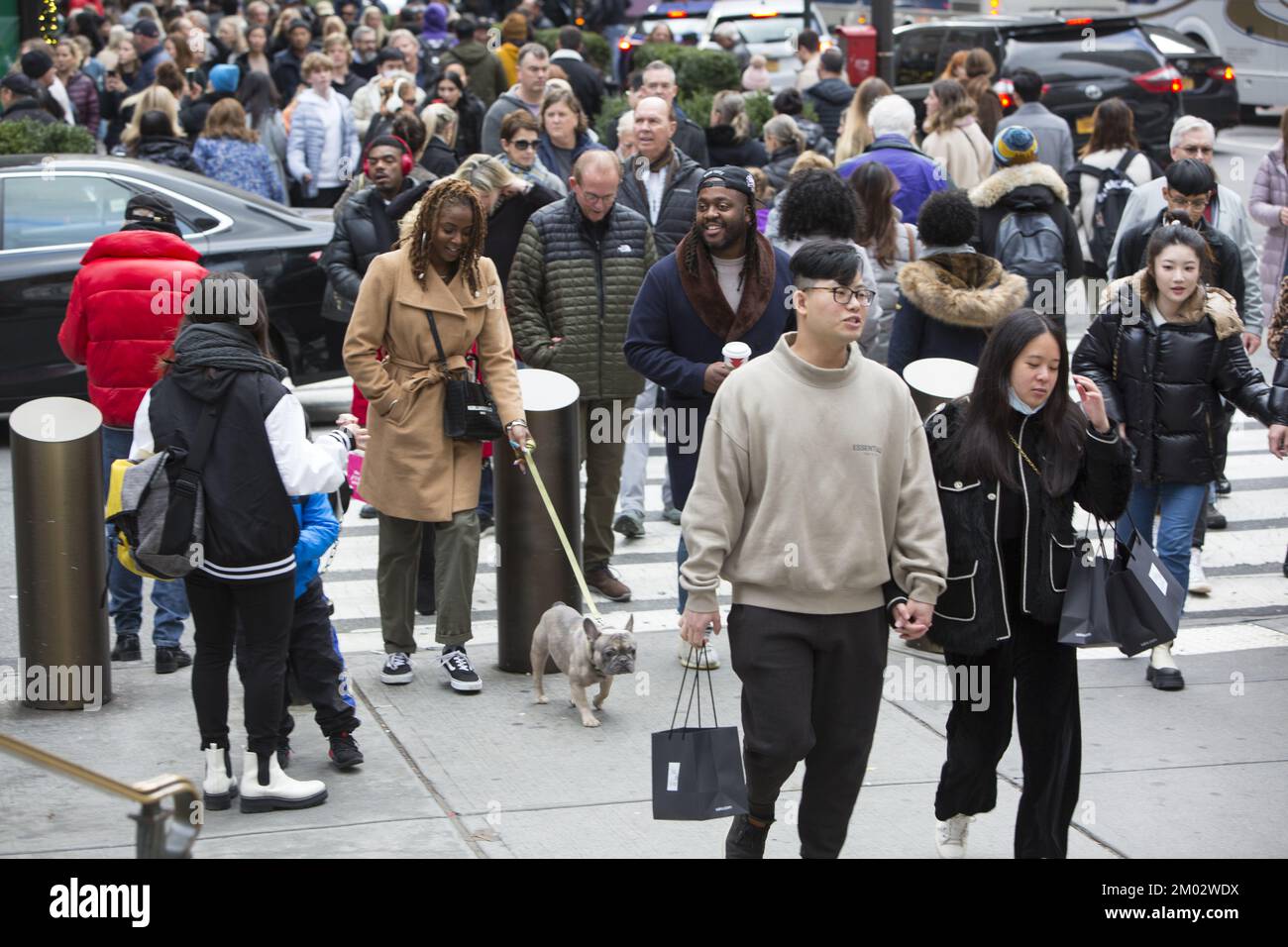 Black Friday crowds on 5th Avenue and 50th Street at Rockefeller Center ...