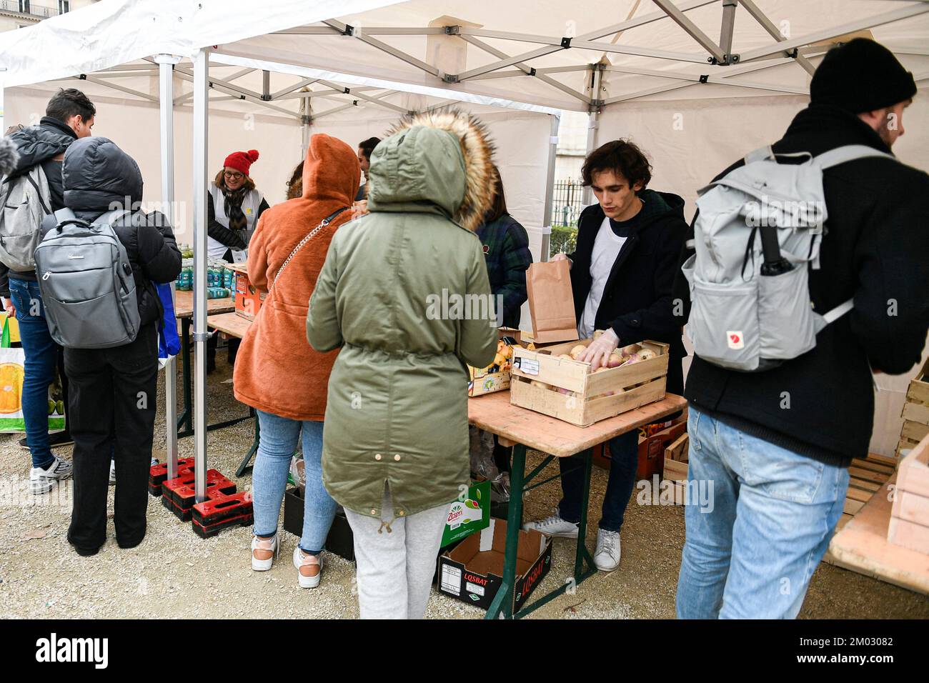Food distribution for students in precarious situations, organised by ...