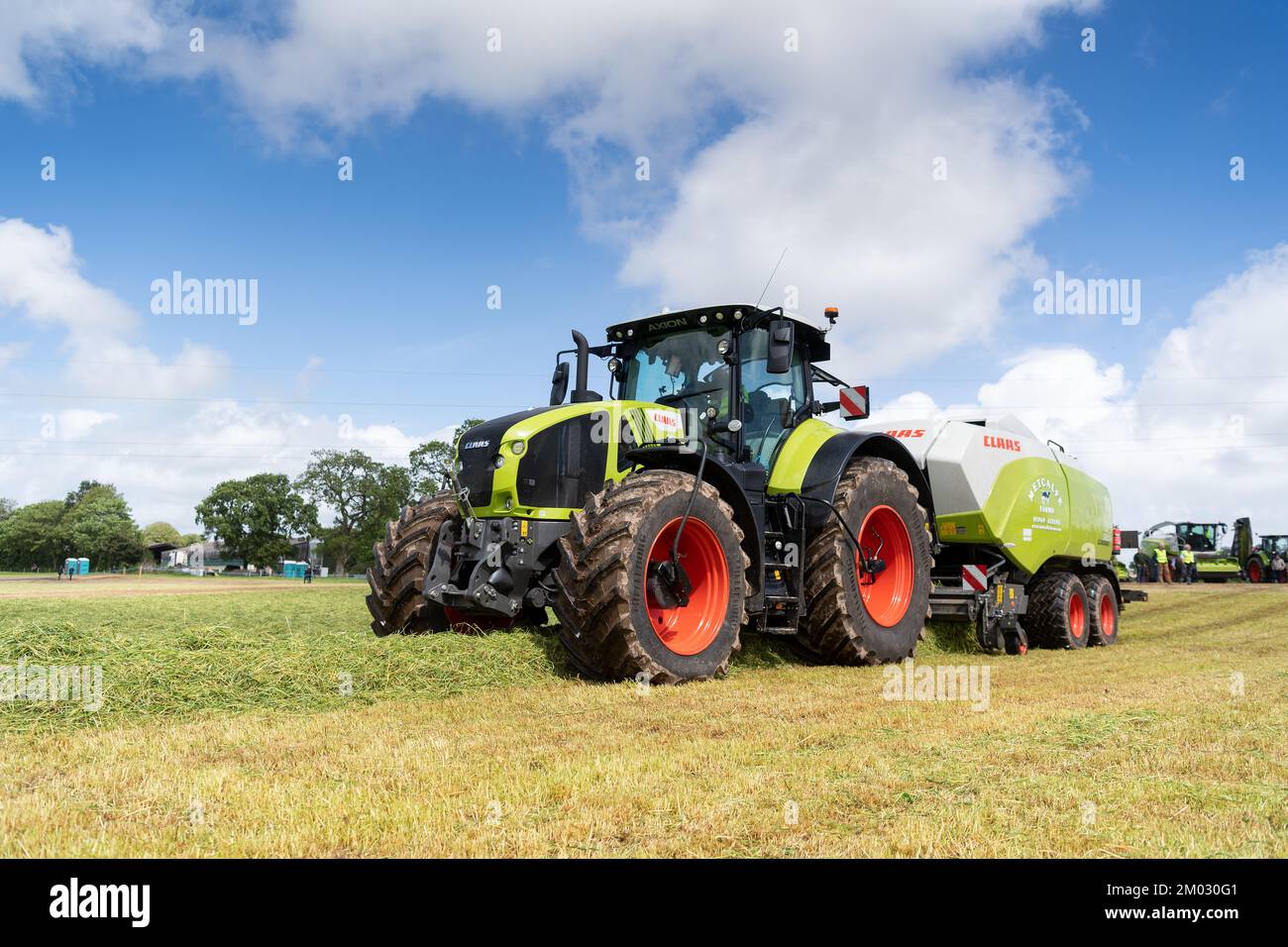 Making round bales of silage with a Claas 5300rc Quadrant one pass ...