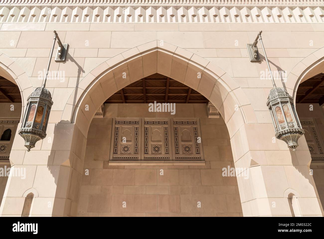 Arch with oriental lantern of the Sultan Qaboos Grand Mosque, Oman ...