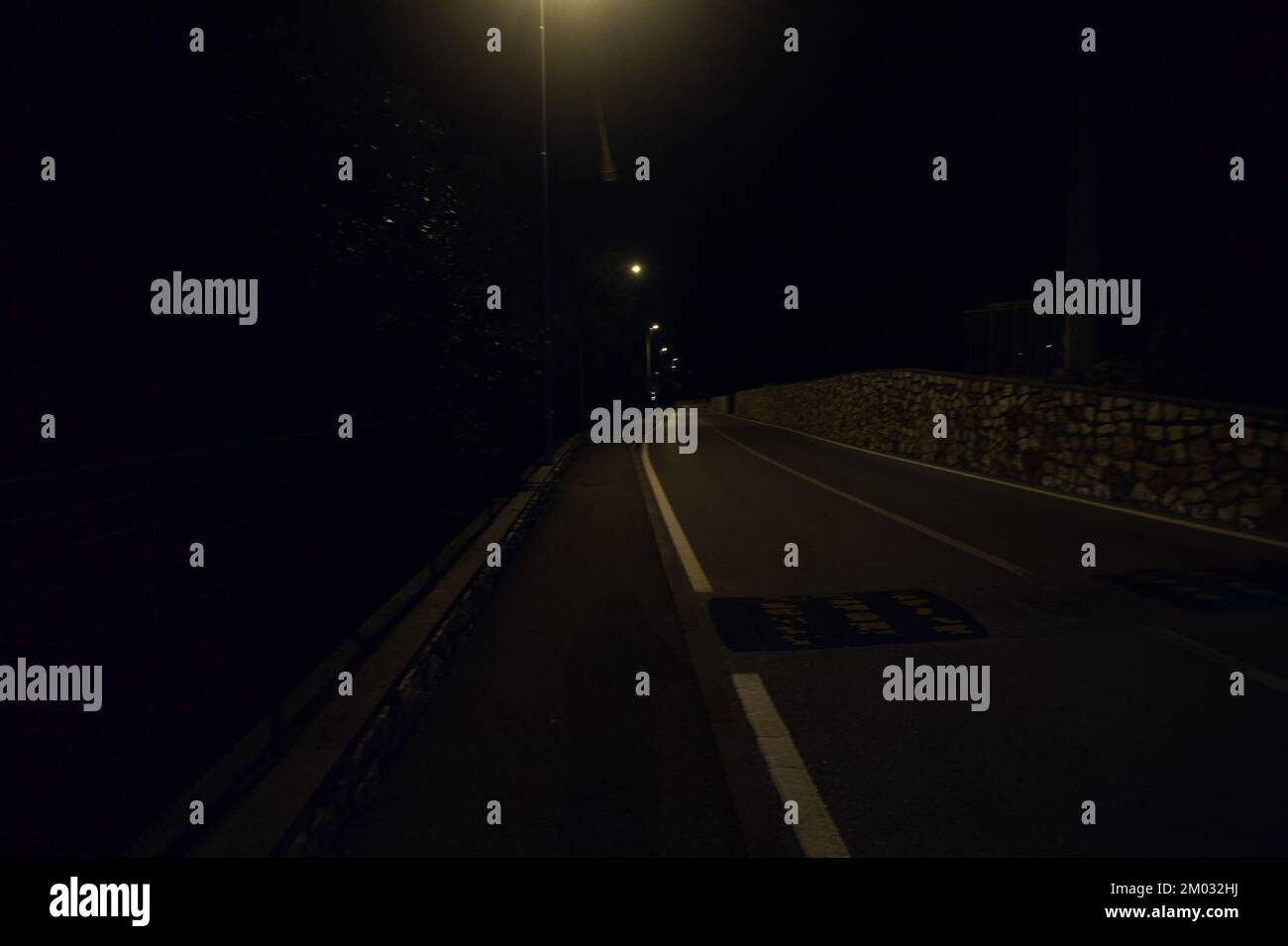 Street light country lane night hi-res stock photography and images - Alamy