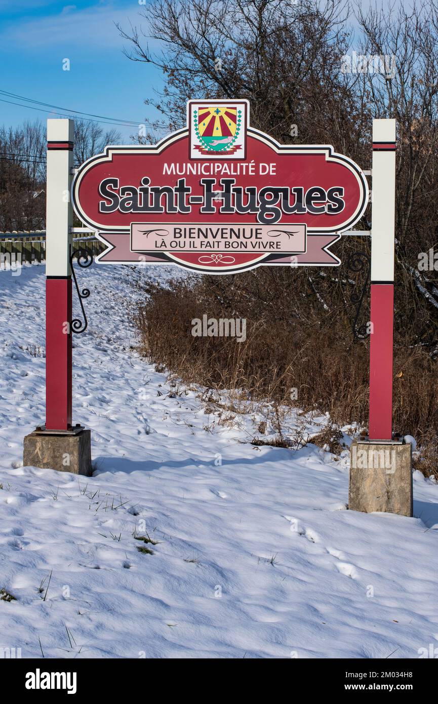Quebec road signs hi-res stock photography and images - Alamy