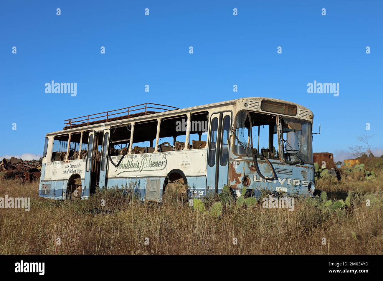 Old bus in Asmara Tank Graveyard Stock Photo - Alamy