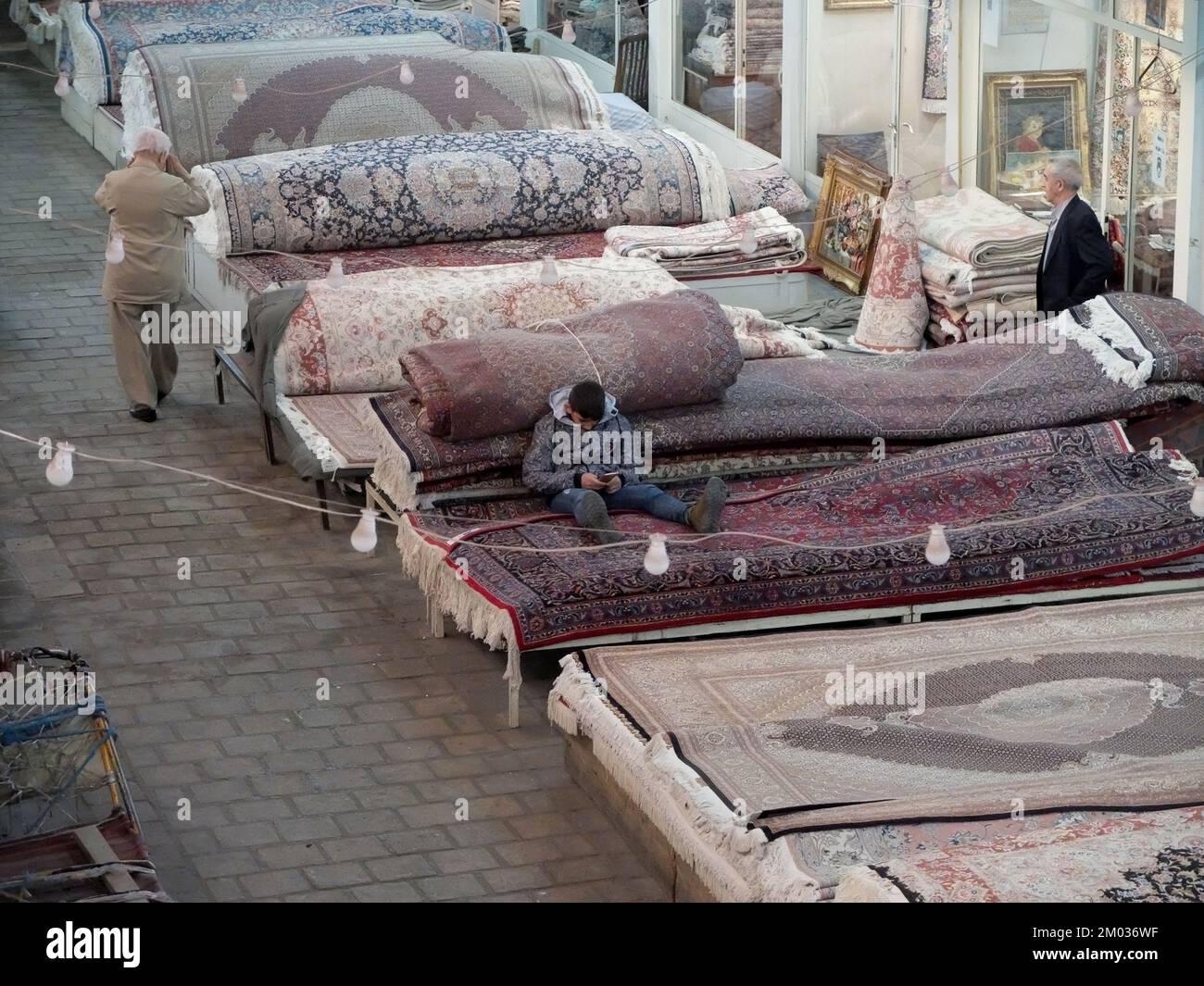 Tehran, Tehran, Iran. 3rd Dec, 2022. Iranian carpet vendors wait for ...