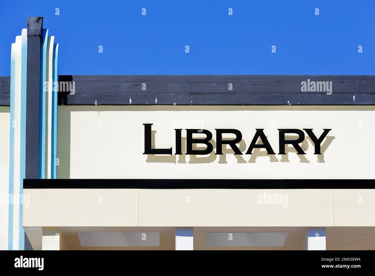304 Art Deco flat parapet of the nowadays town library-former ...