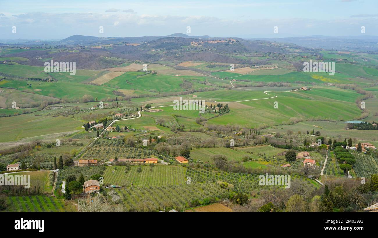 Scenery surrounding a hilltop medieval town in Tuscany, Italy Stock ...
