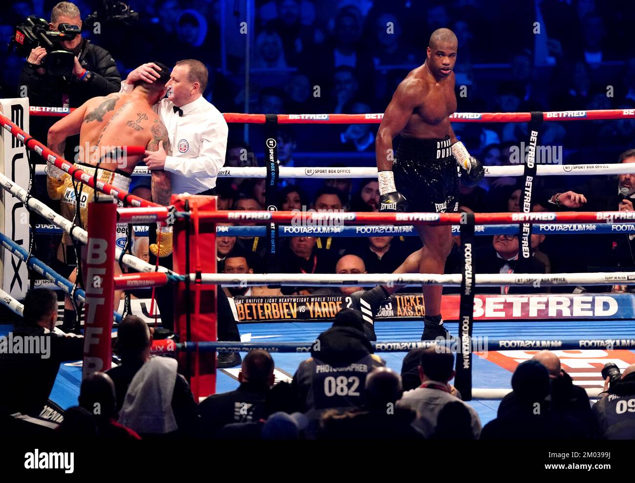 Daniel Dubois walks away as the referee holds onto Kevin Lerena before ...