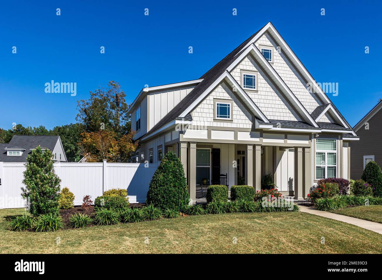Craftsman house exterior hi-res stock photography and images - Alamy