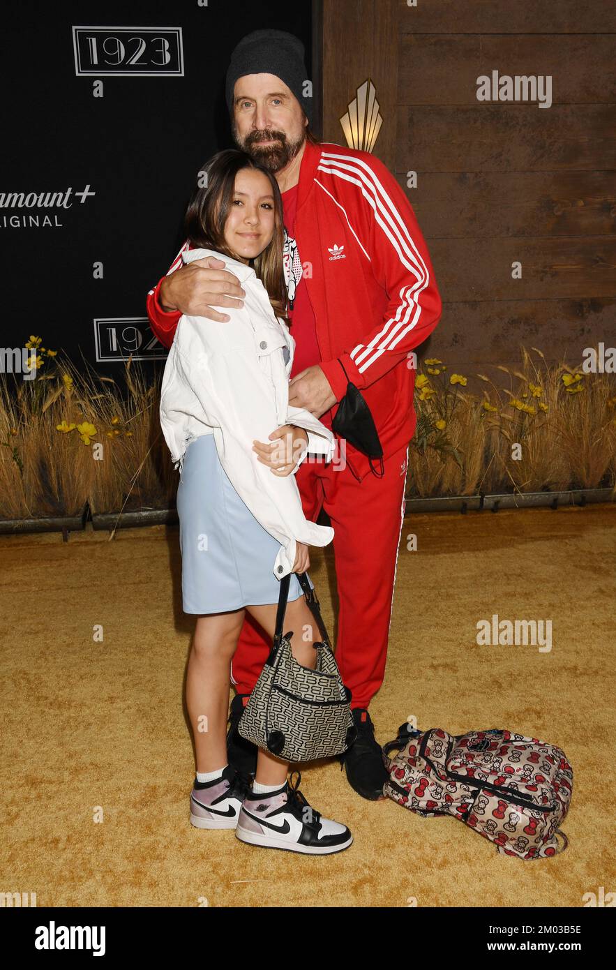 LOS ANGELES, CALIFORNIA - DECEMBER 02: (L-R) Kaiya Bella Luna Stormare ...