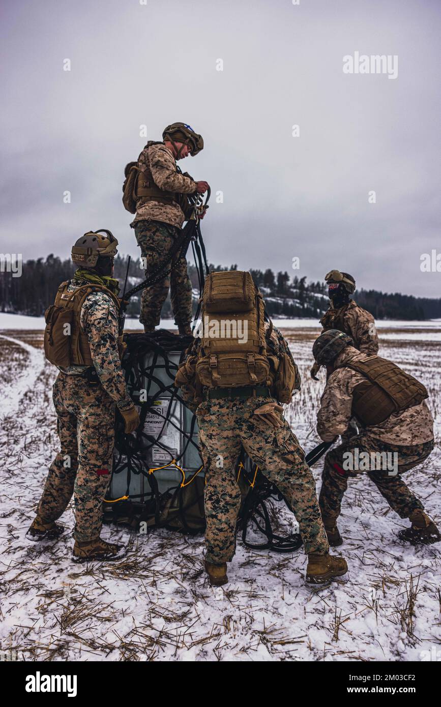 U.S. Marines with Combat Logistics Battalion 6 (CLB-6), Combat ...