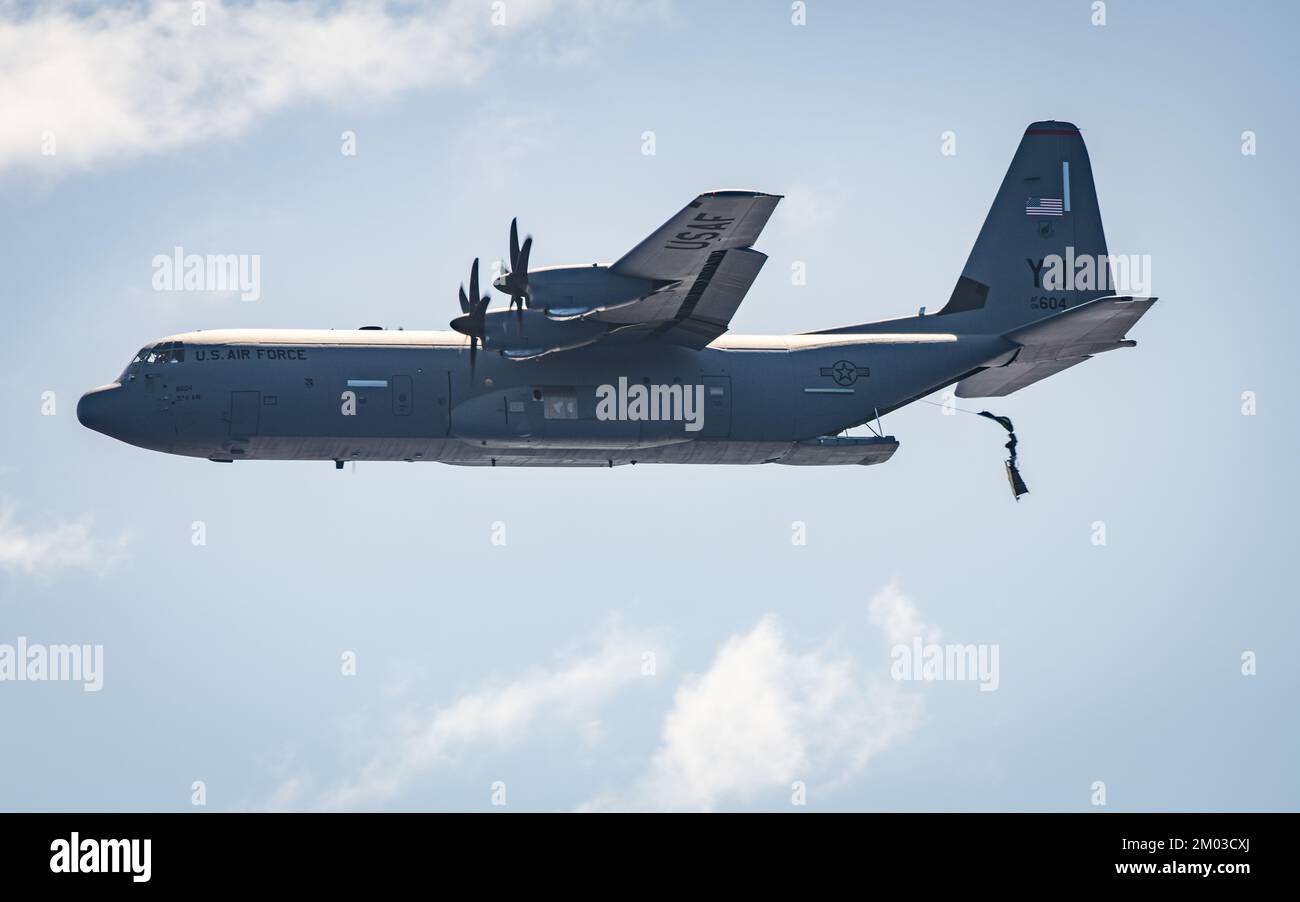 Humanitarian aid operation hi-res stock photography and images - Alamy