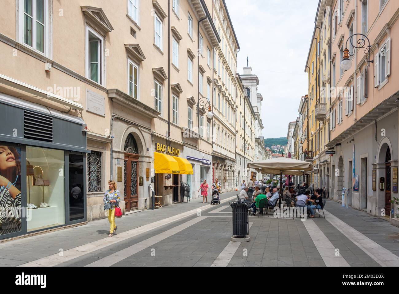Via giulia street hi-res stock photography and images - Alamy